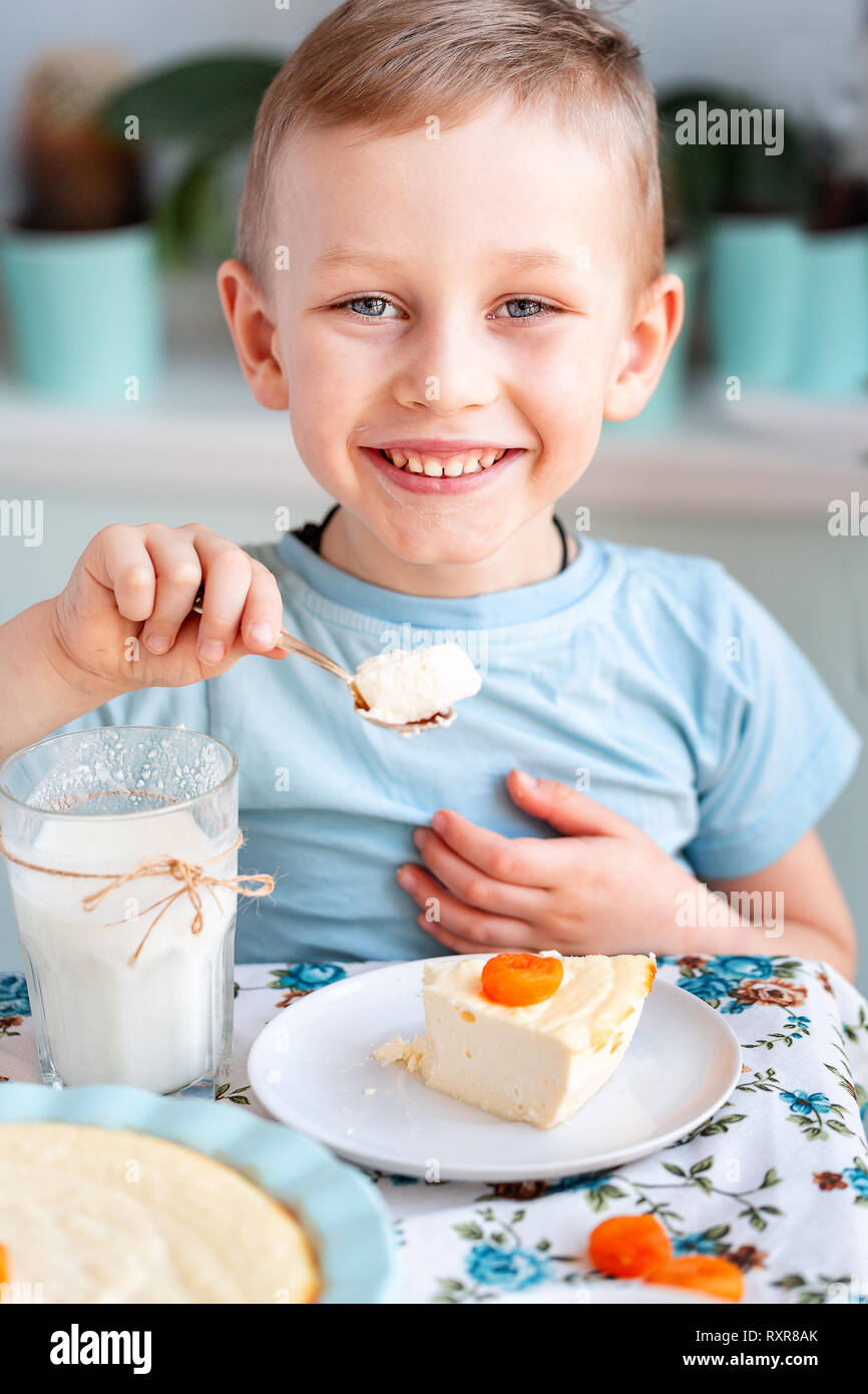 Boy eating breakfast hi-res stock photography and images - Alamy