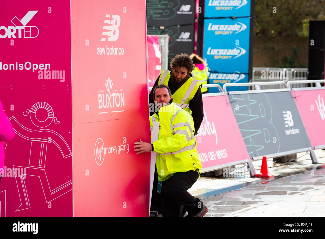 Marathon finish sign runners hi-res stock photography and images - Alamy