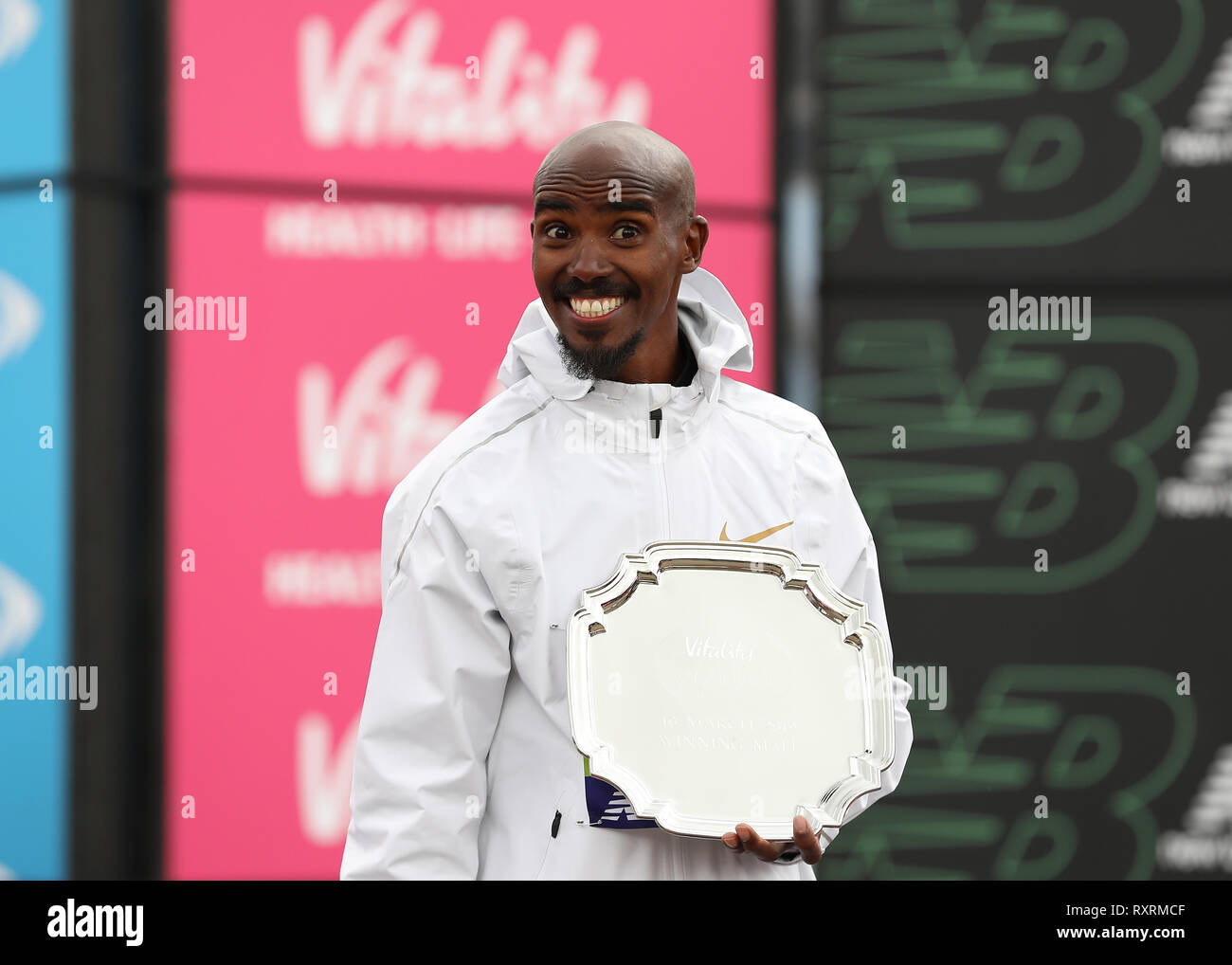 Sir mo farah poses hi-res stock photography and images - Alamy
