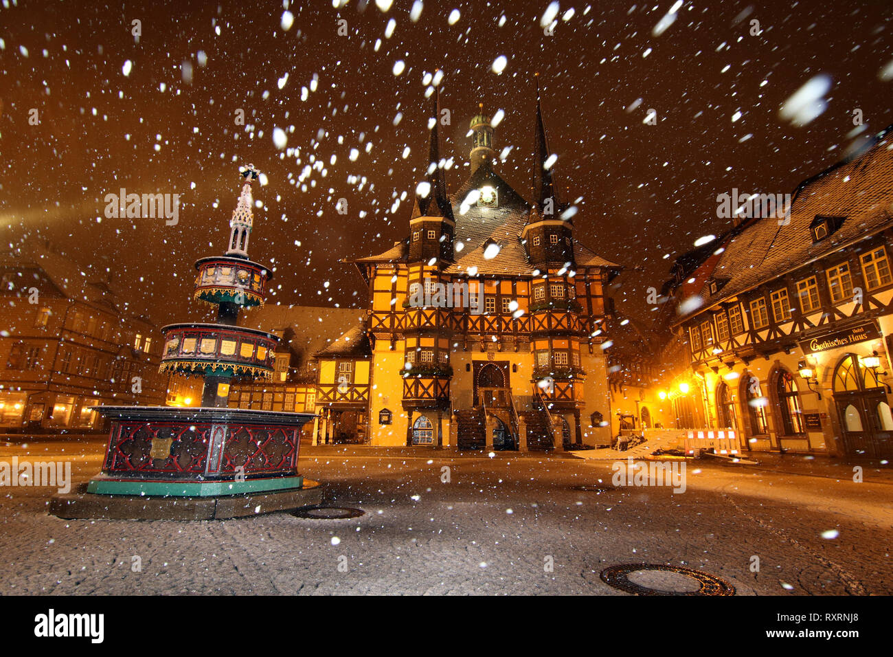 Wernigerode, Germany. 10th Mar, 2019. Snowflakes whirl through the air ...
