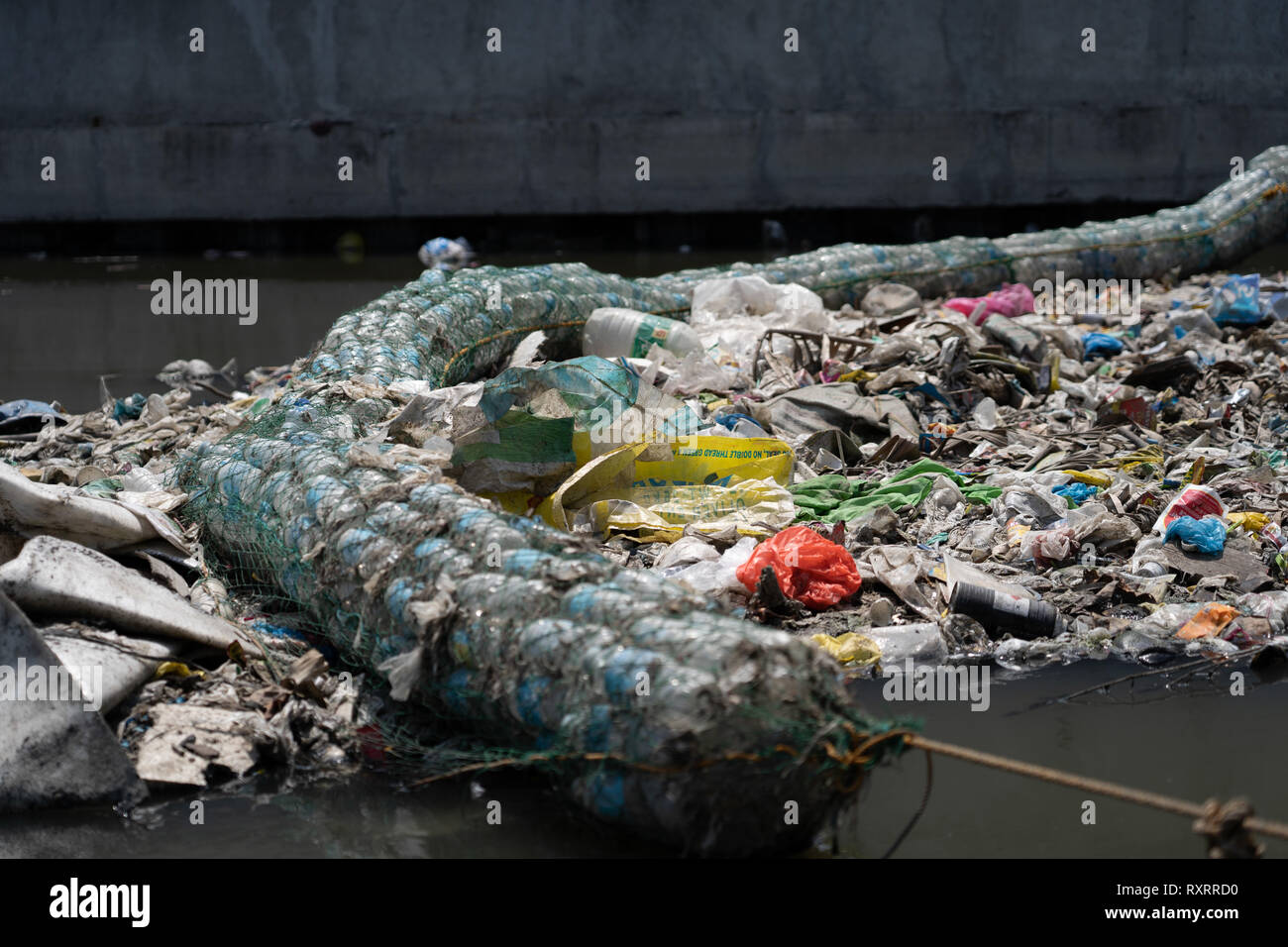 Catch floating rubbish hi-res stock photography and images - Alamy