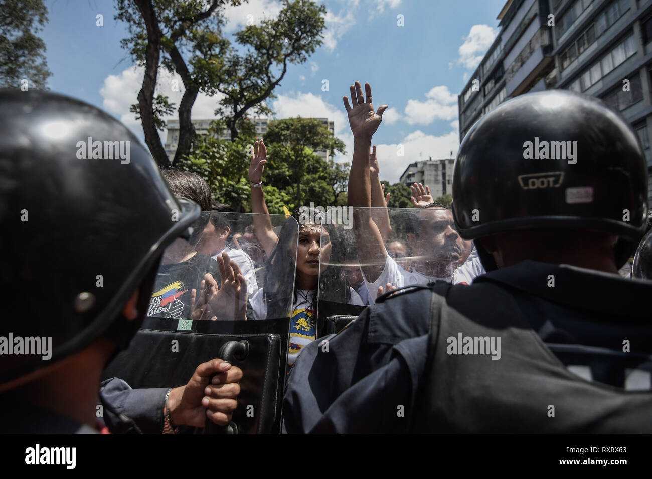 Venezuelan national police officers hi-res stock photography and images ...