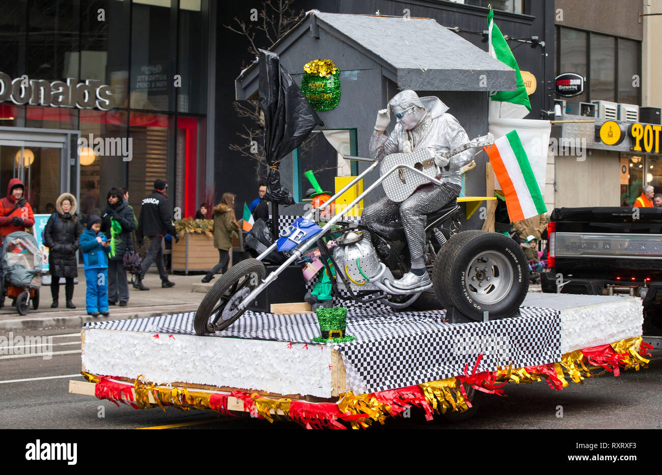 Elvis at 10 hi-res stock photography and images - Alamy