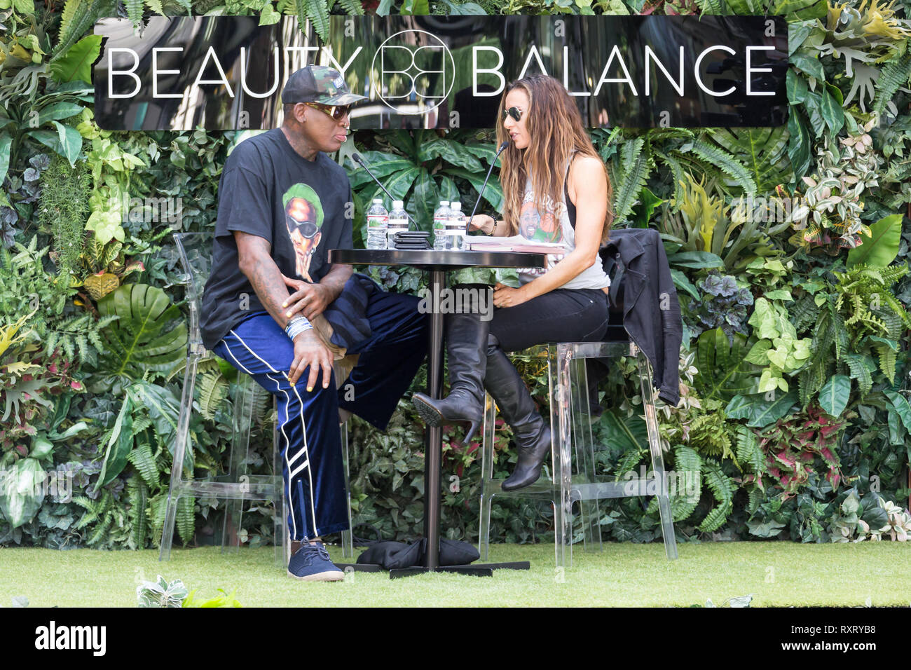 Los Angeles, USA. 10th March, 2019. Jennifer Cohen interviews Dennis ...