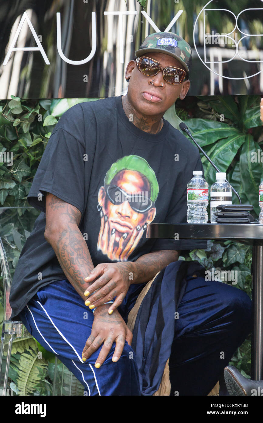 Los Angeles, USA. 10th March, 2019. Jennifer Cohen interviews Dennis ...