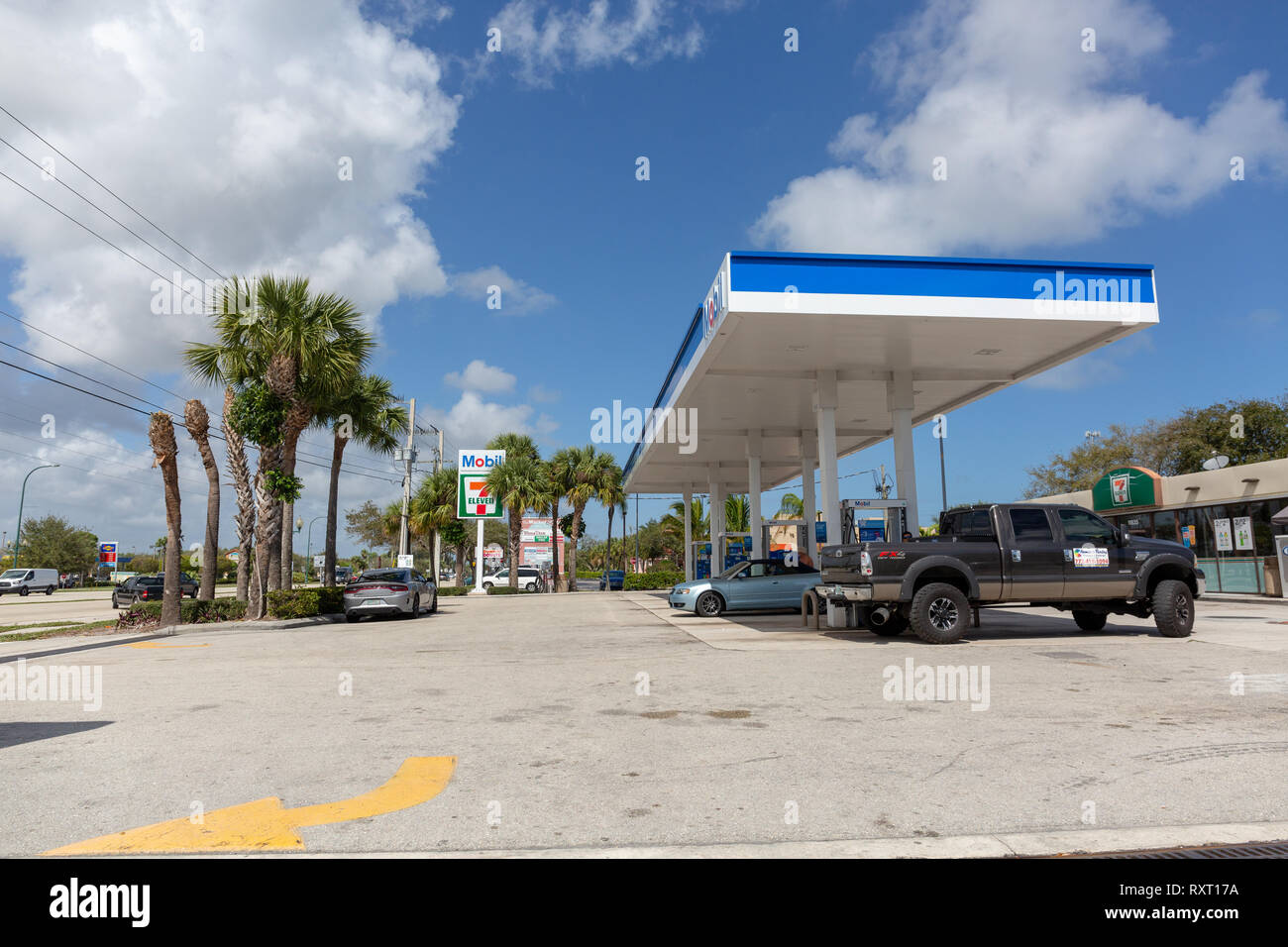 Mobil petrol station Stock Photo - Alamy