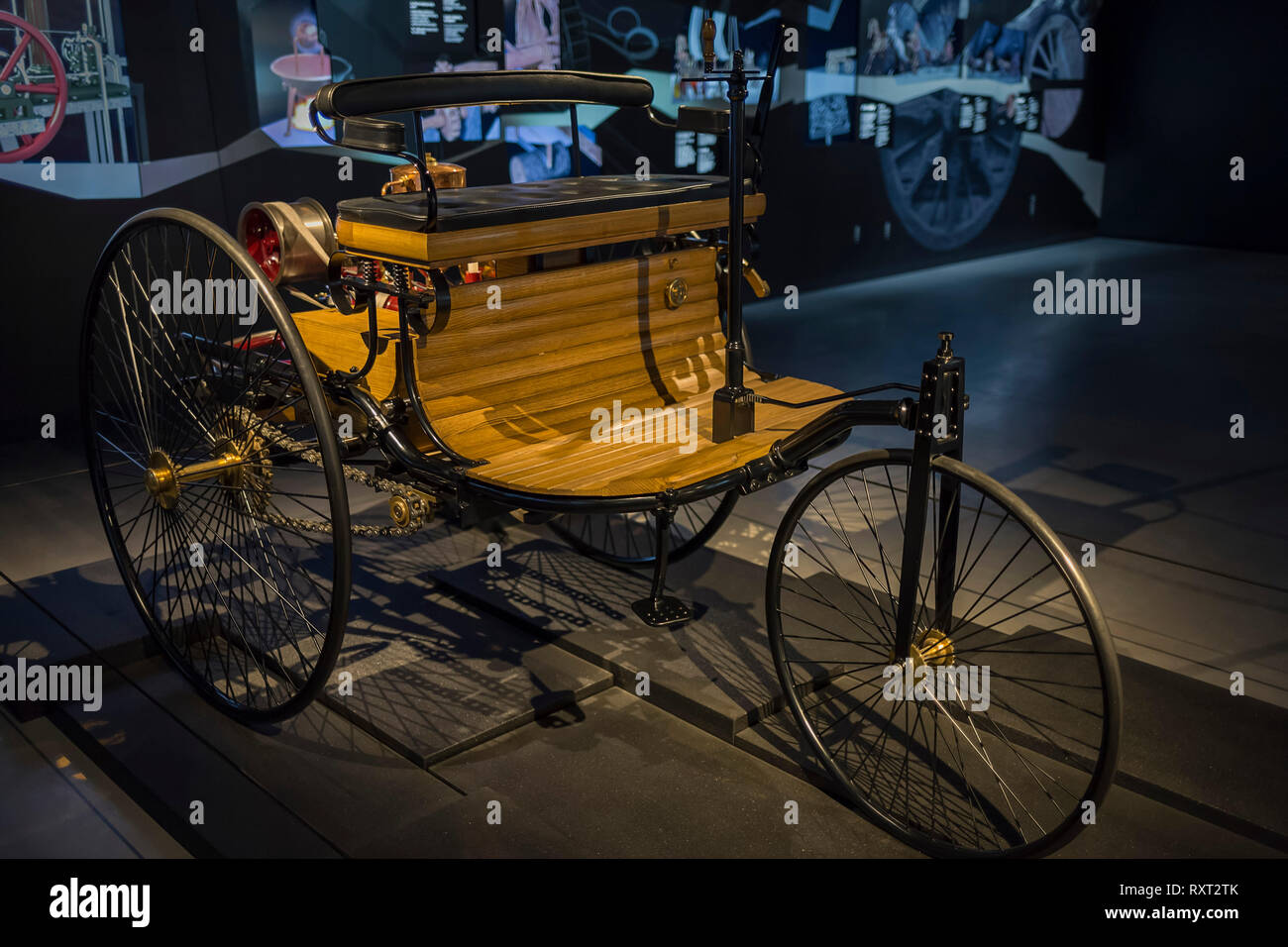 Model 1886 hi-res stock photography and images - Alamy