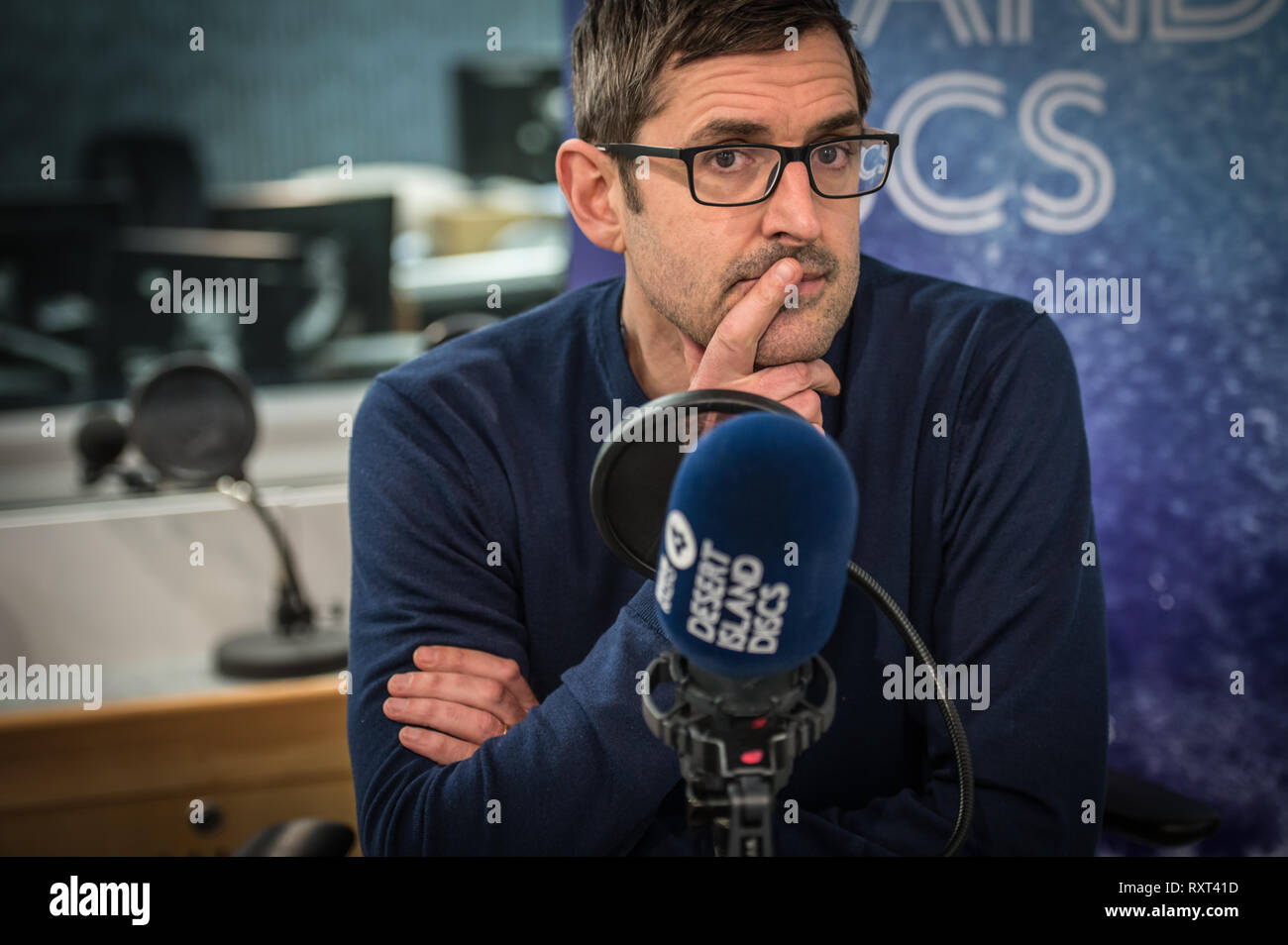 Louis theroux hi-res stock photography and images - Alamy