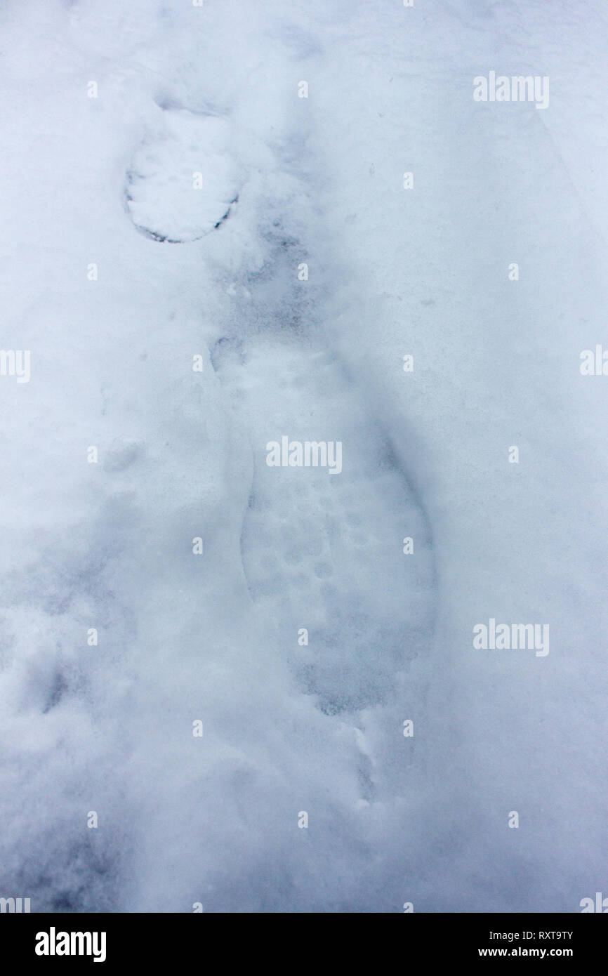 Footprint in snow hi-res stock photography and images - Alamy