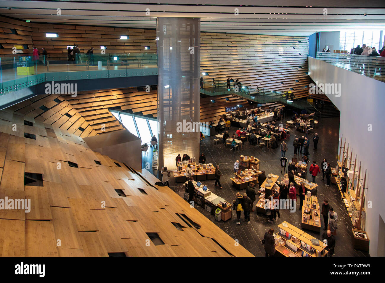 Victoria and albert museum cafe hi-res stock photography and images - Alamy