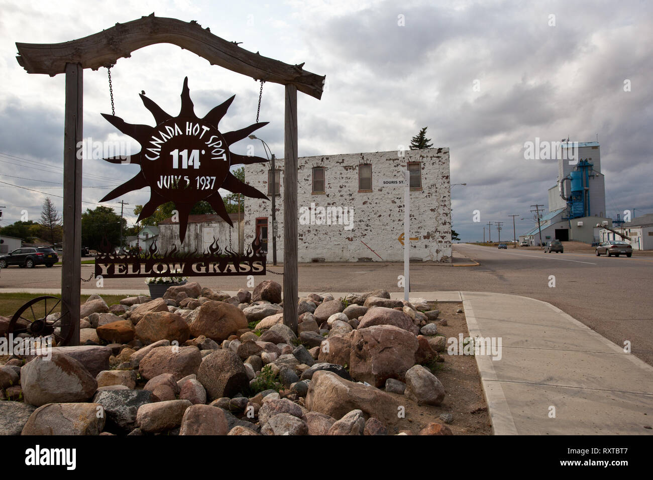 Saskatchewan grass hi-res stock photography and images - Alamy