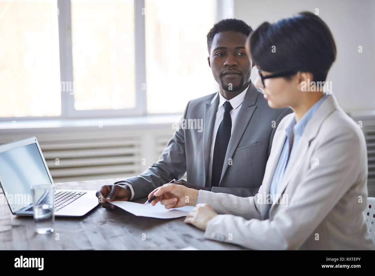 Partner working idea hi-res stock photography and images - Alamy