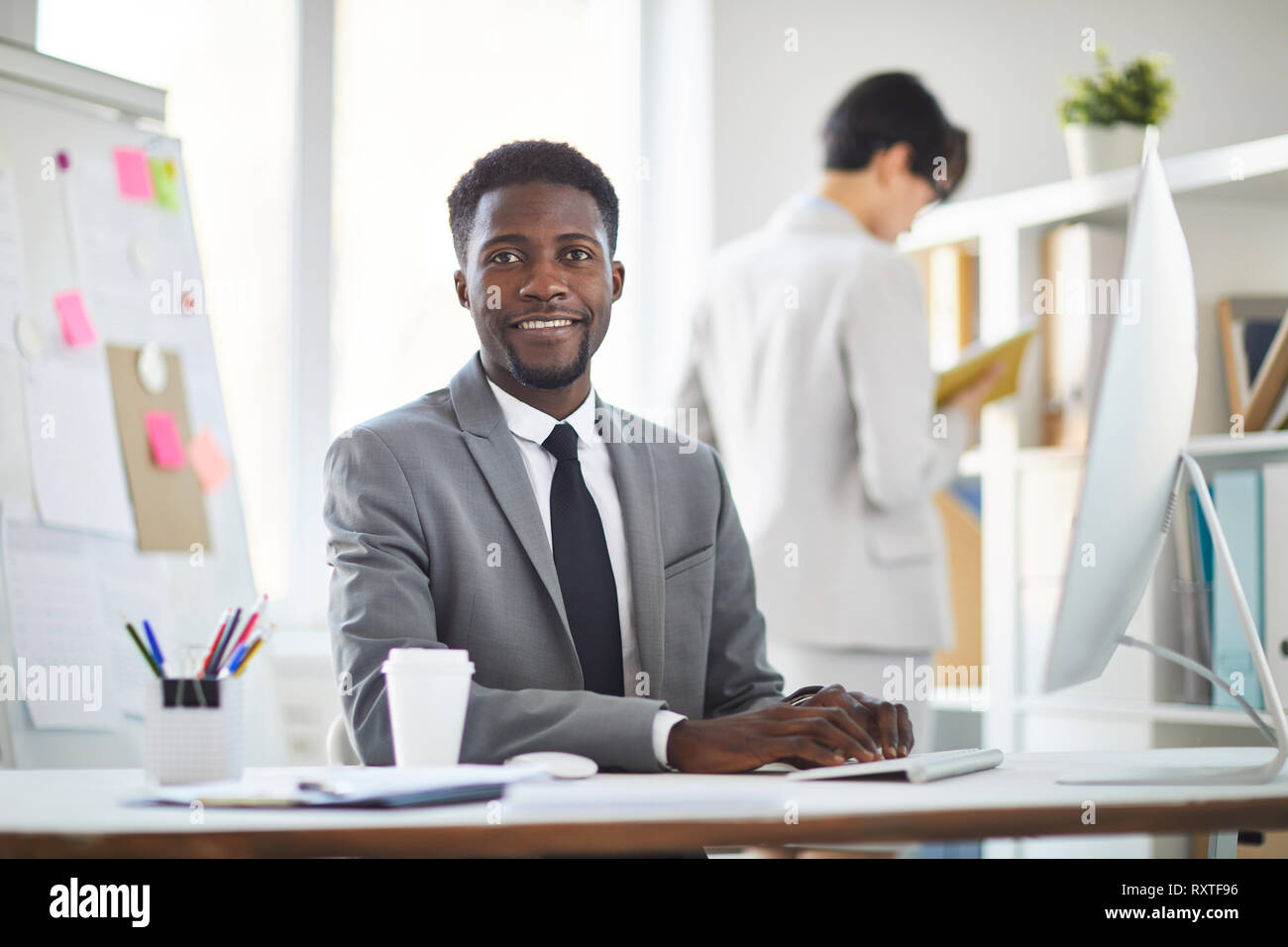 Young man trader computer hi-res stock photography and images - Alamy