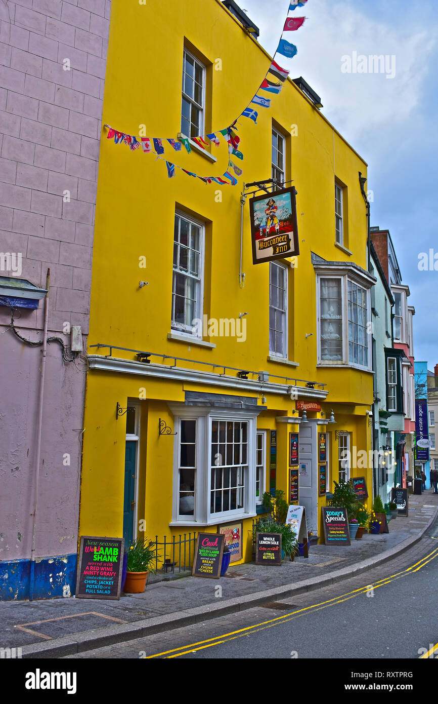 Tenby pub hi-res stock photography and images - Alamy