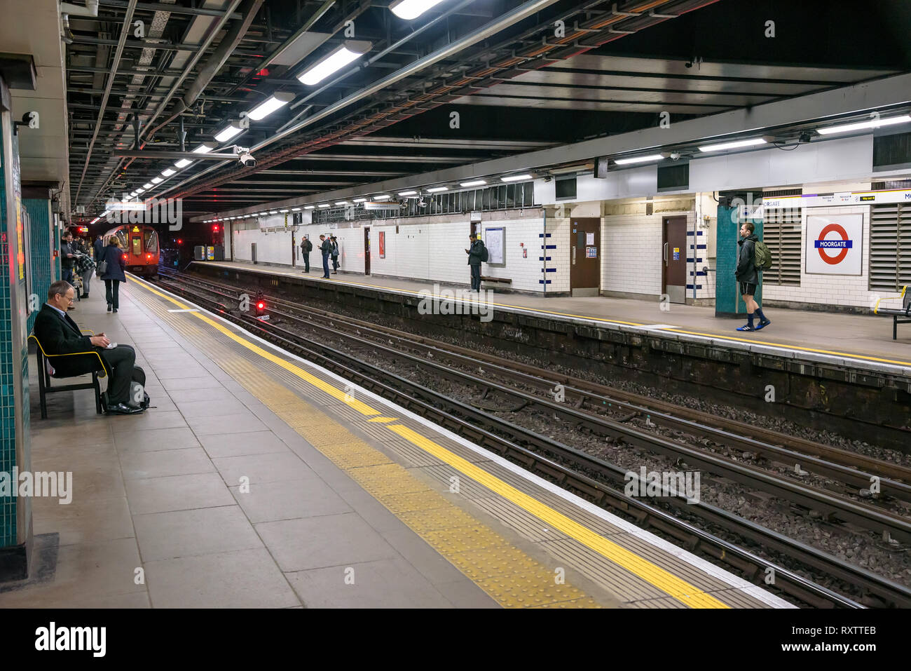 Moorgate underground station hi-res stock photography and images - Alamy