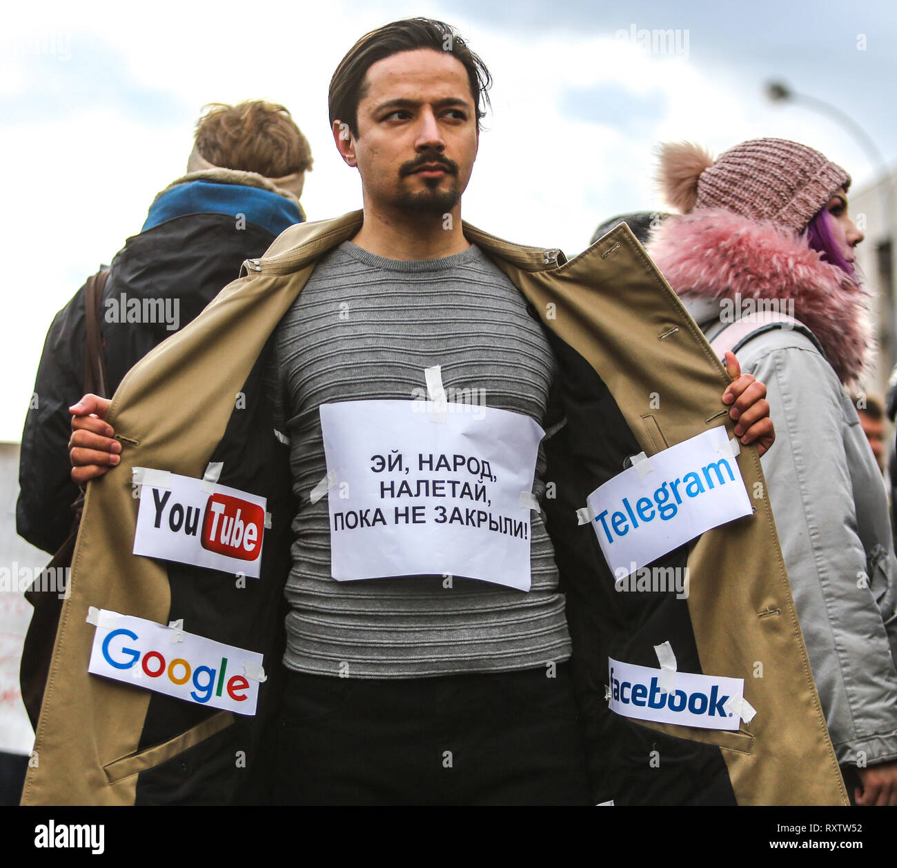 Opposition, rally, moscow, media hi-res stock photography and images ...