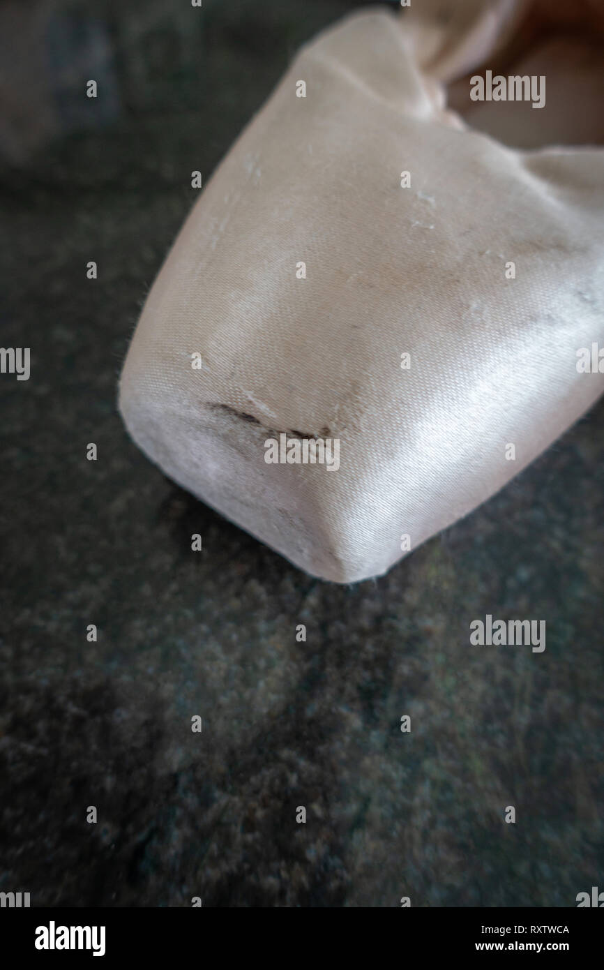 Ballet pointe shoe hi-res stock photography and images - Alamy