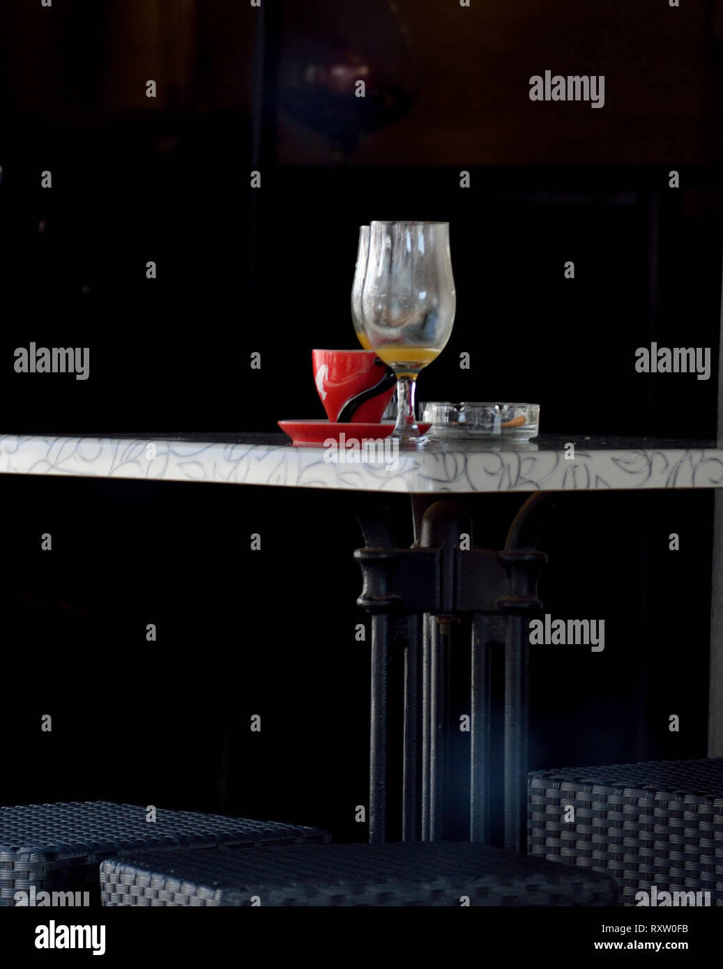 Empty drinks table hi-res stock photography and images - Alamy