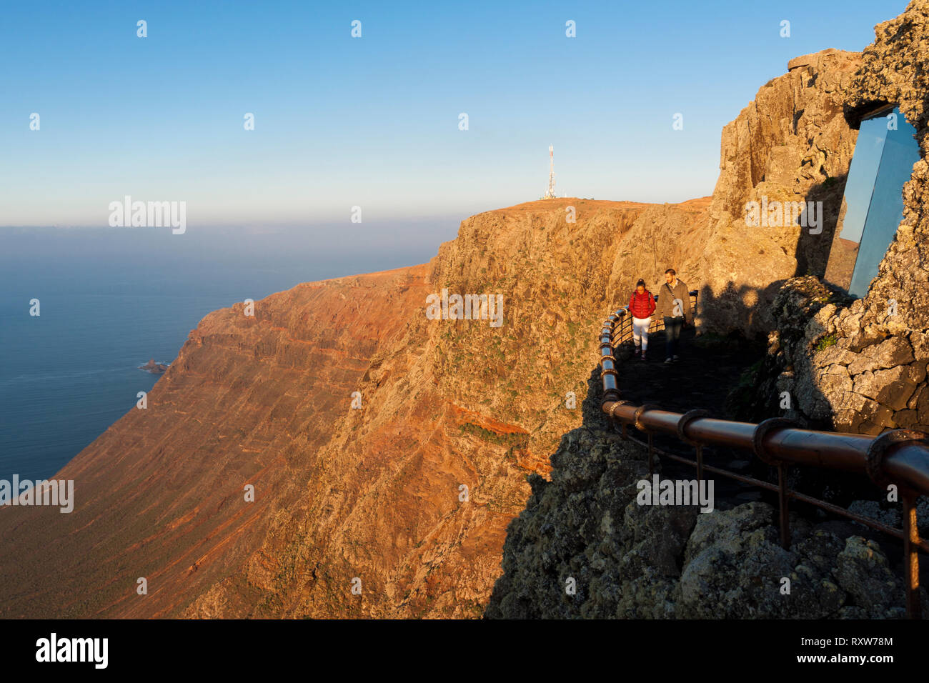 Building designed to contemplate the beauty of the landscape. Mirador ...