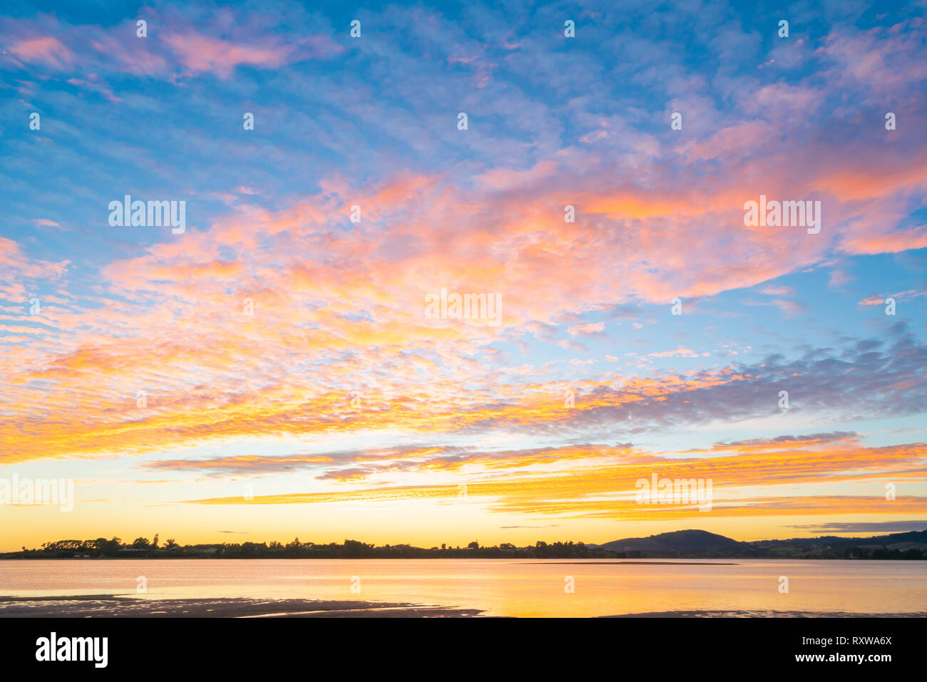 Sunrise colors hi-res stock photography and images - Alamy