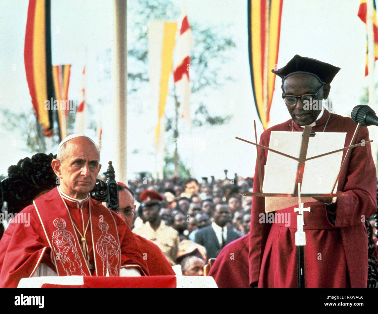 PABLO VI EN SU VISITA A AFRICA. PAUL VI POPE Stock Photo - Alamy