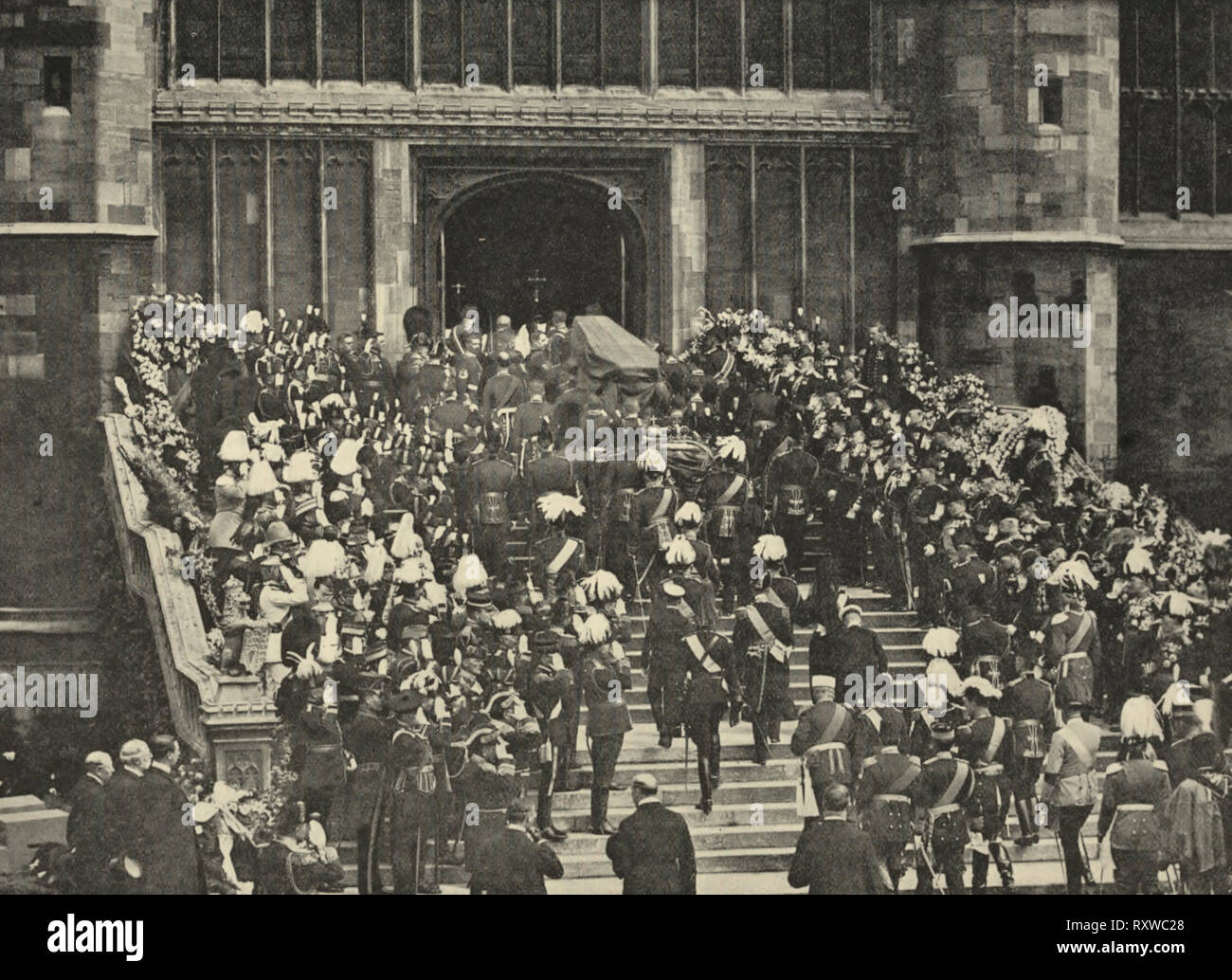 The coffin of King Edward VII being carried into St. George's Chapel ...