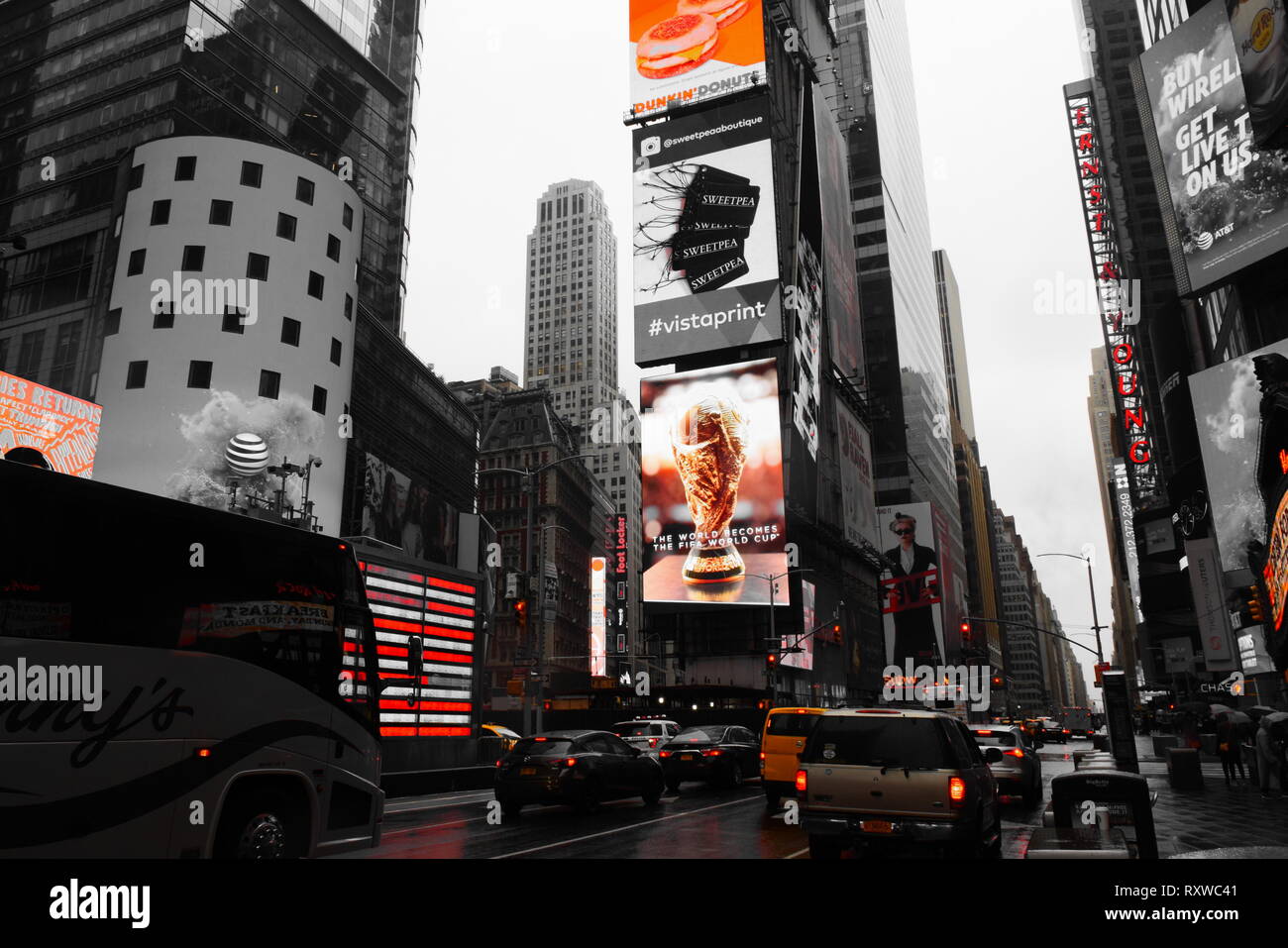 new york city - times square - buildings and traffic Stock Photo - Alamy