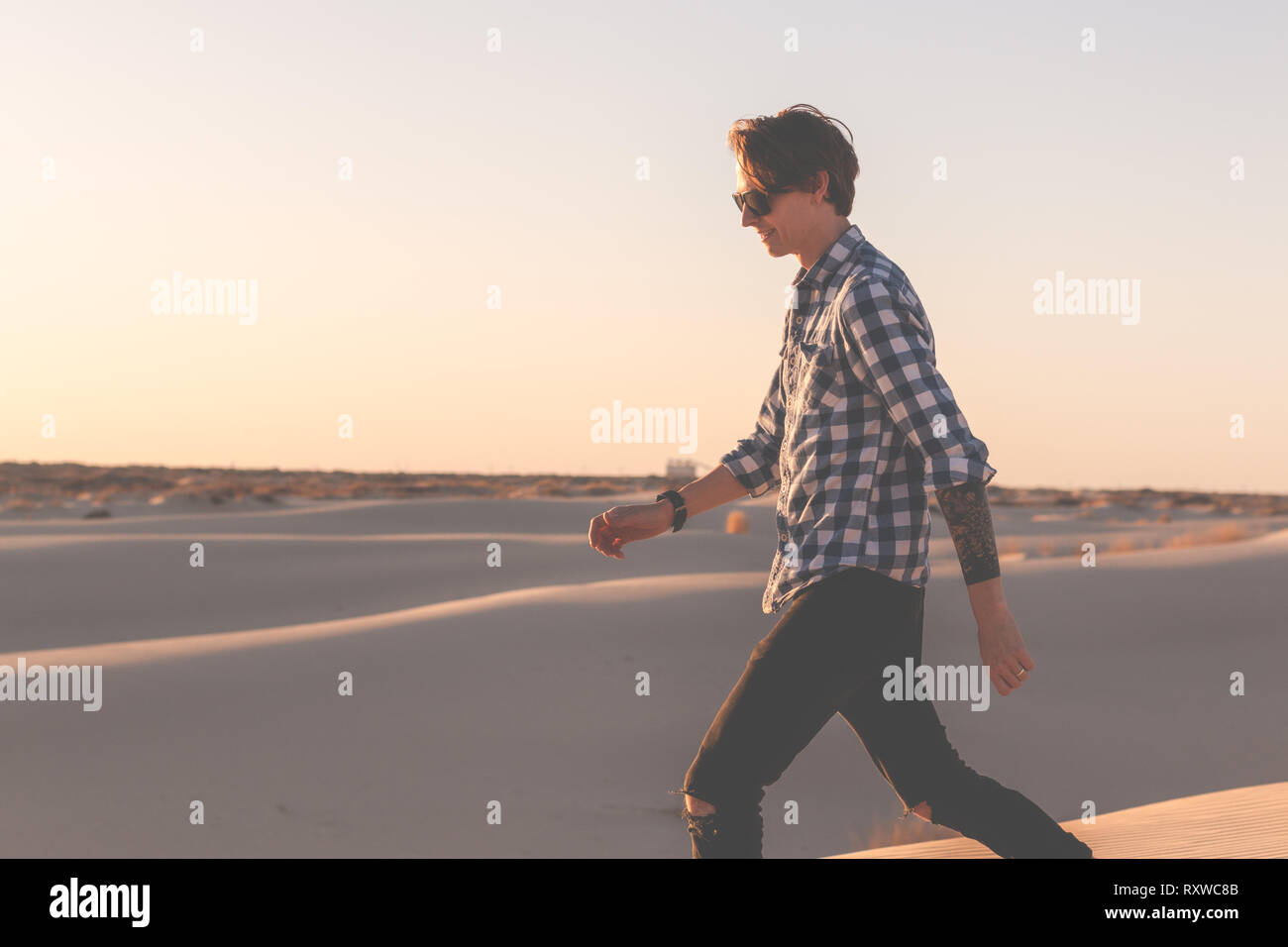 Male desert hi-res stock photography and images - Alamy