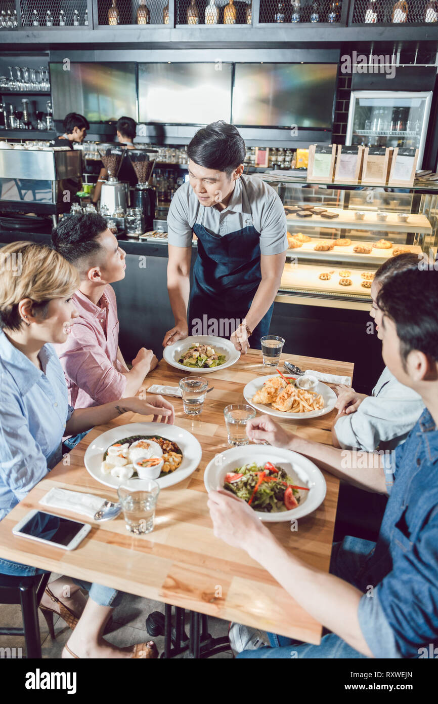 Waiter serving food restaurant hi-res stock photography and images - Alamy