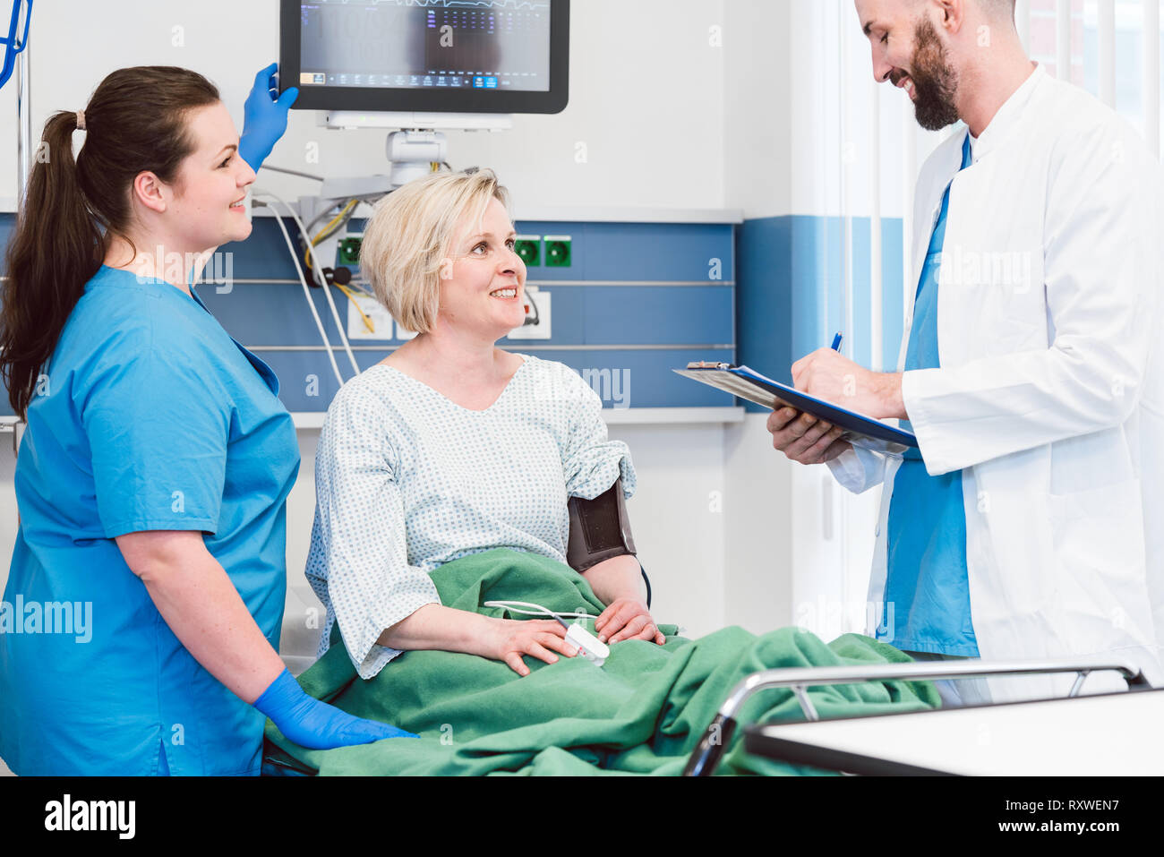 Patient in recovery room of hospital talking to doctor Stock Photo - Alamy