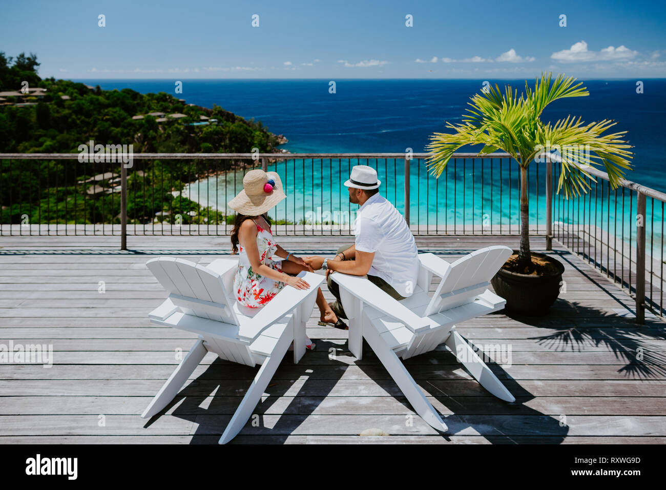 Rich couple hi-res stock photography and images - Alamy