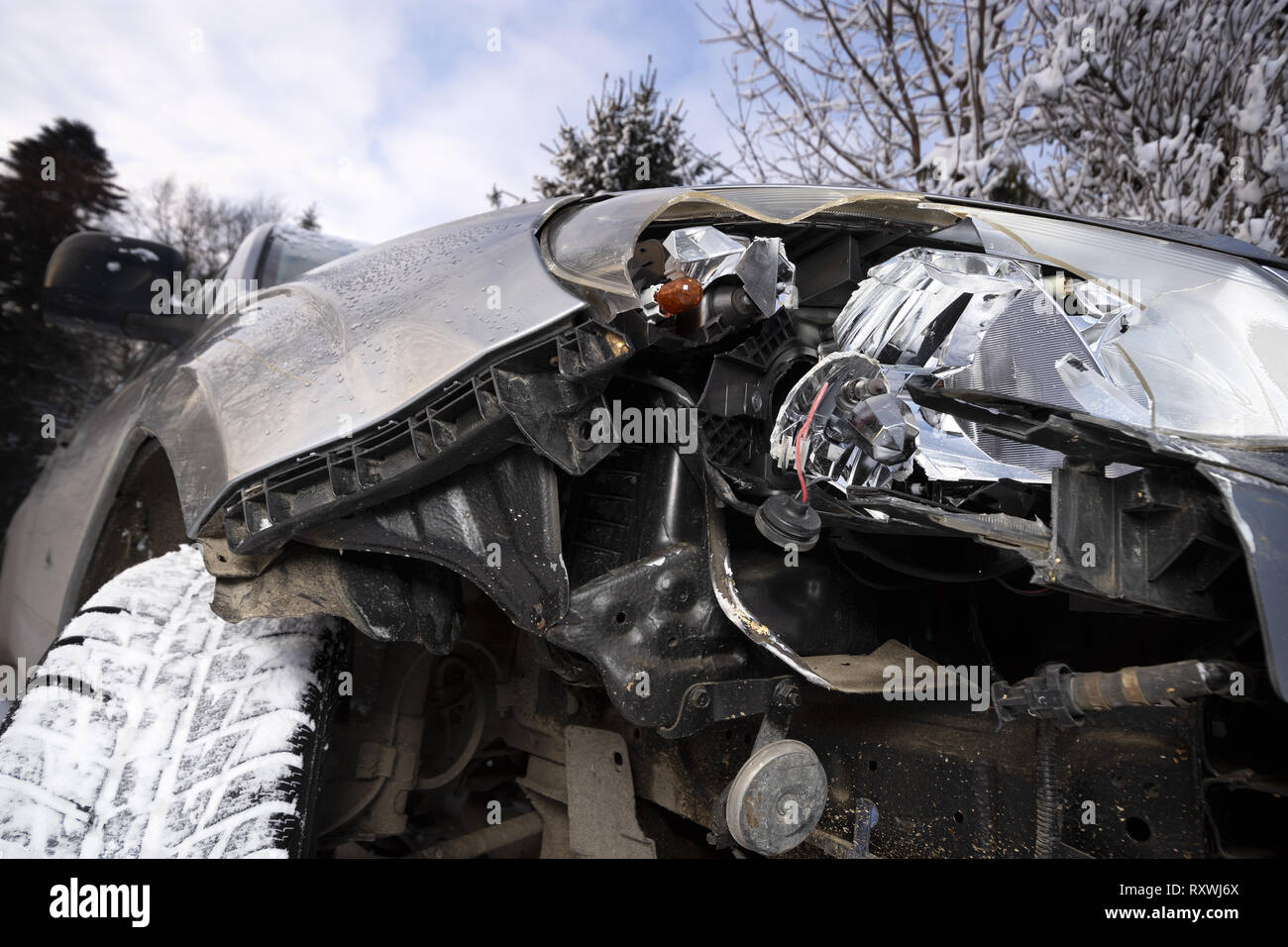 Broken headlight damage hi-res stock photography and images - Alamy