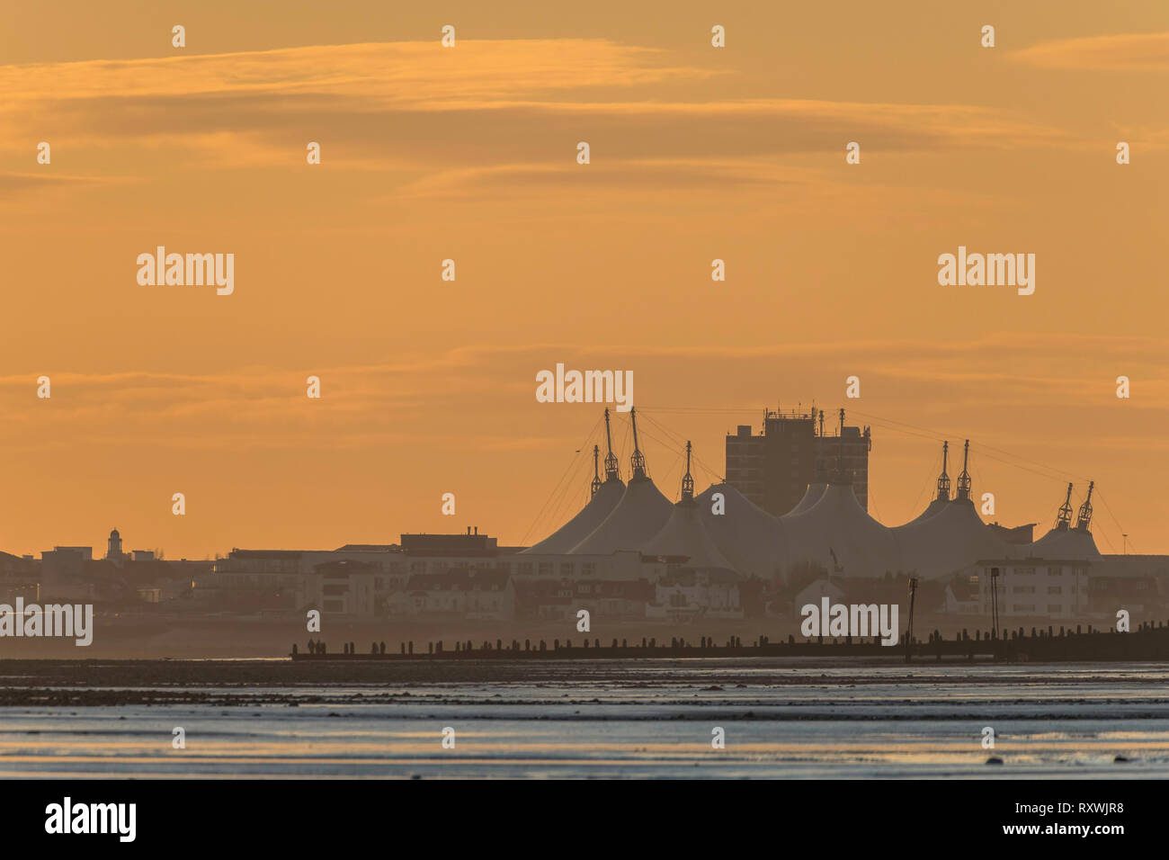 Orange sky at Bognor Regis Butlins, West Sussex Stock Photo - Alamy