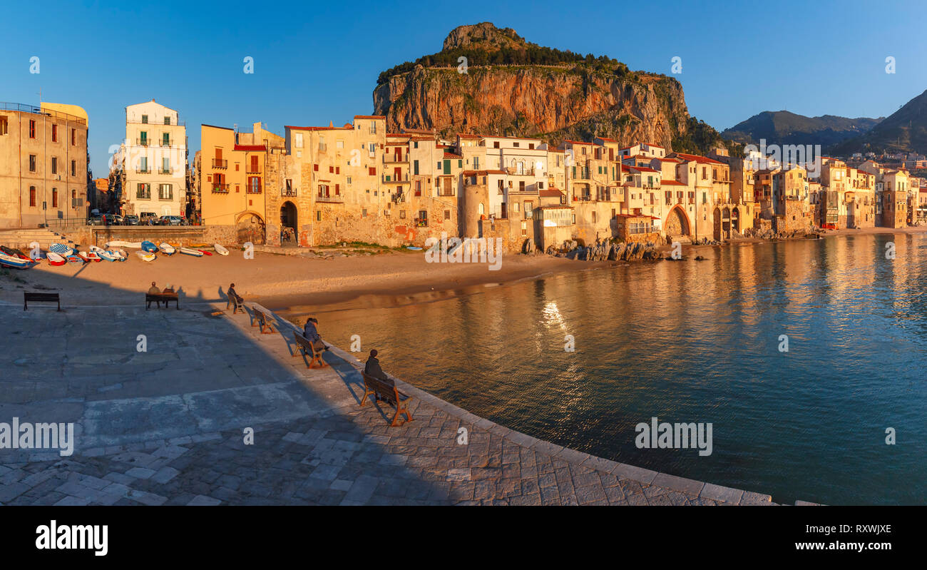 Sicily italy cefalu medieval hi-res stock photography and images - Alamy