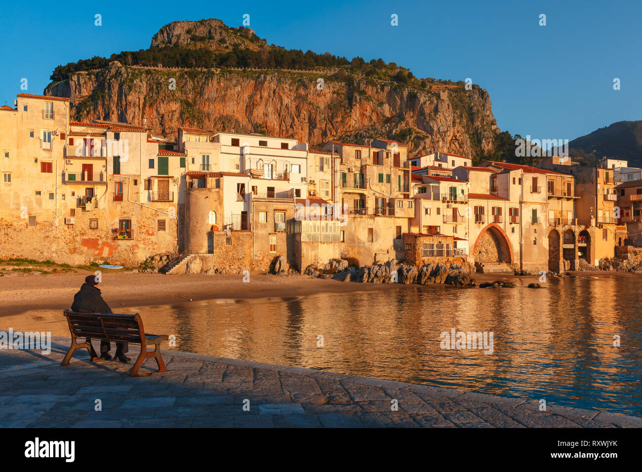 Sicily italy cefalu medieval hi-res stock photography and images - Alamy