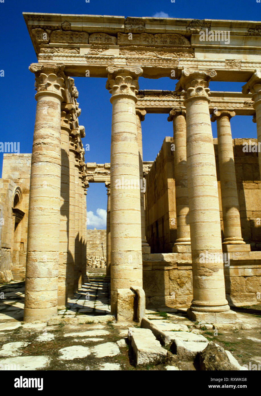 Hatra ruins hi-res stock photography and images - Alamy