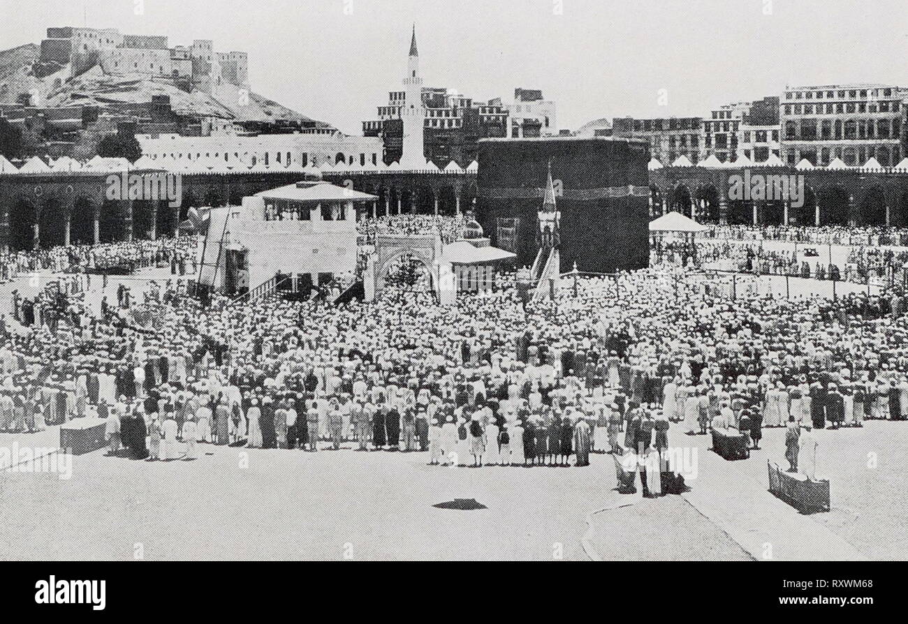 Photograph of Moslem pilgrims at Mecca , circa 1910 Stock Photo - Alamy