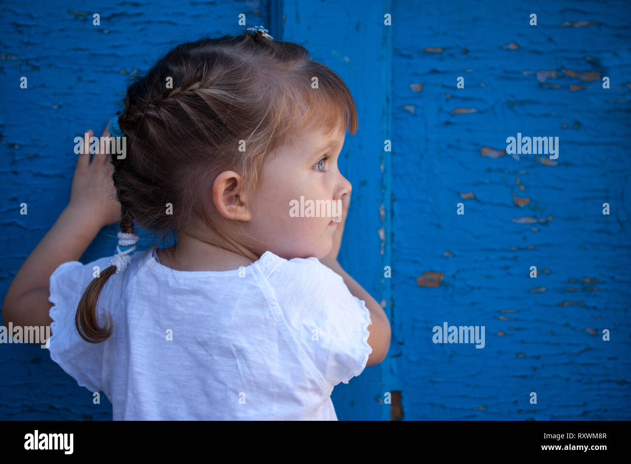Little girl playing hide and seek Stock Photo - Alamy