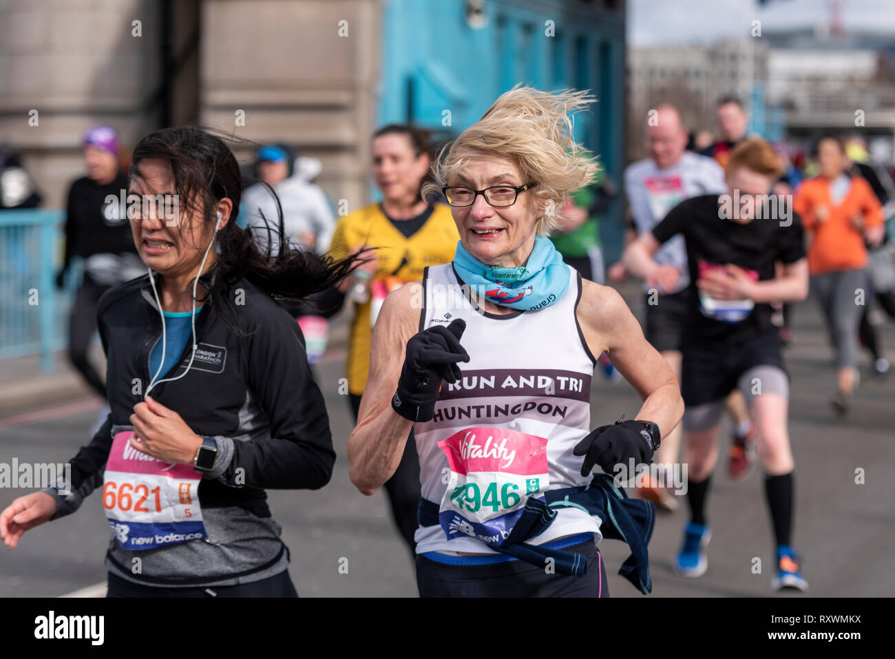 Old people running marathon hi-res stock photography and images - Alamy