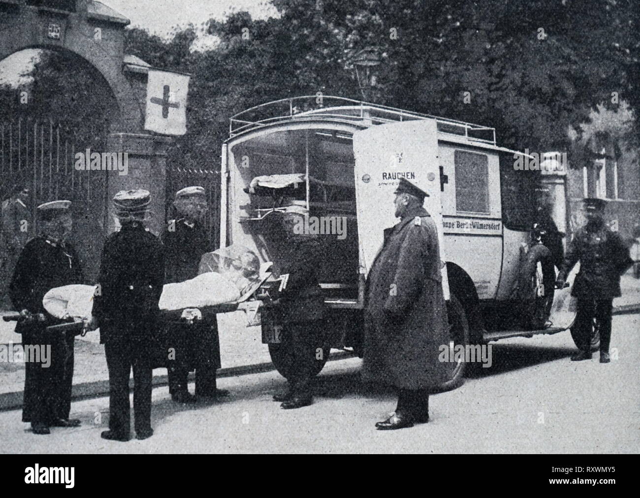German Red Cross Ambulance, World War One 1915 Stock Photo - Alamy