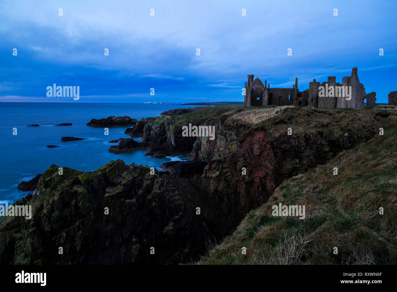 Slains castle hi-res stock photography and images - Alamy