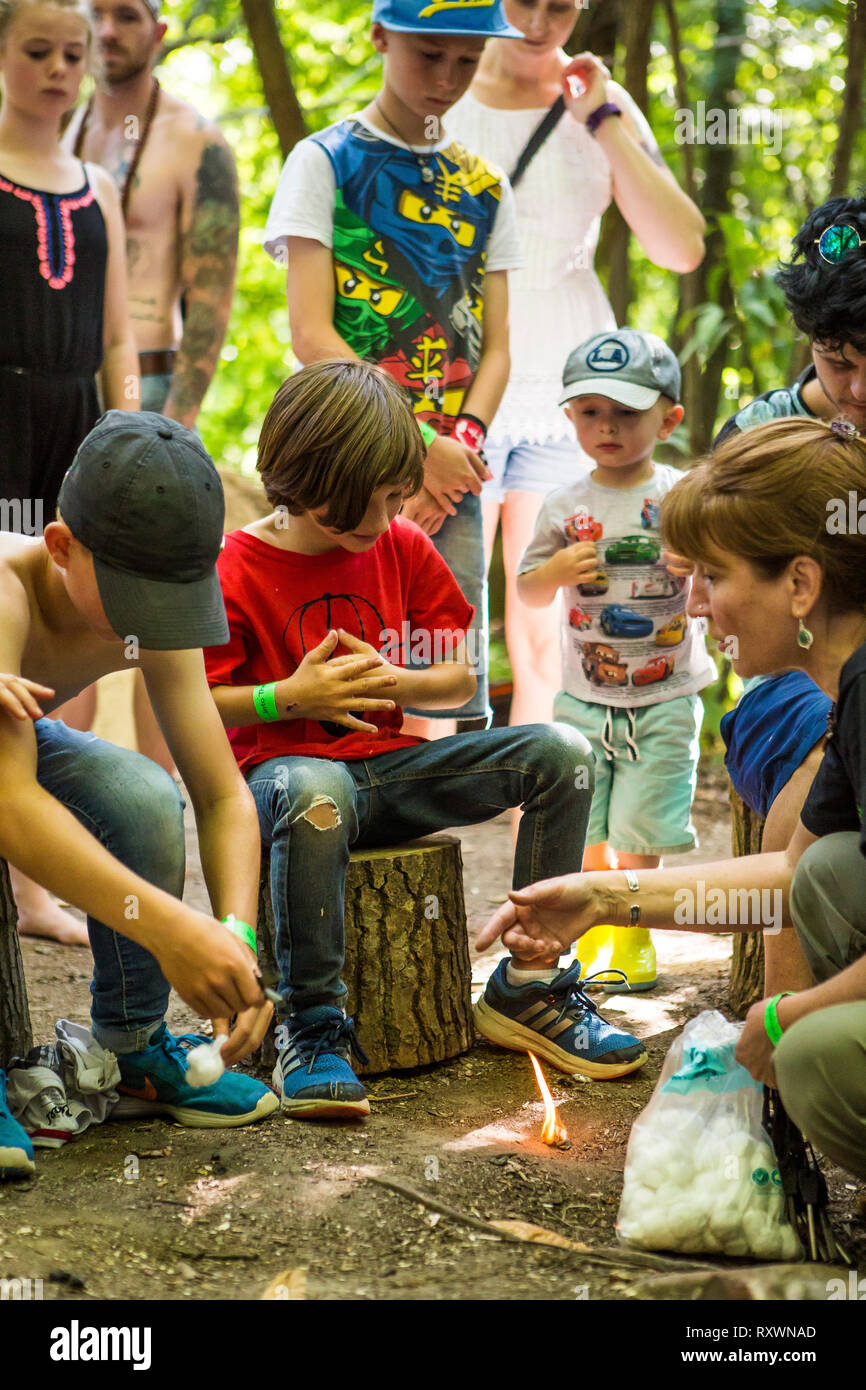 Bushcraft woman hi-res stock photography and images - Alamy