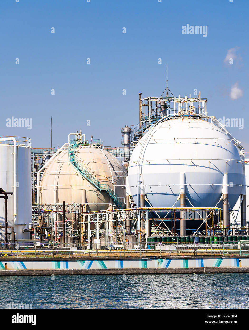 Gas platform japan hi-res stock photography and images - Alamy