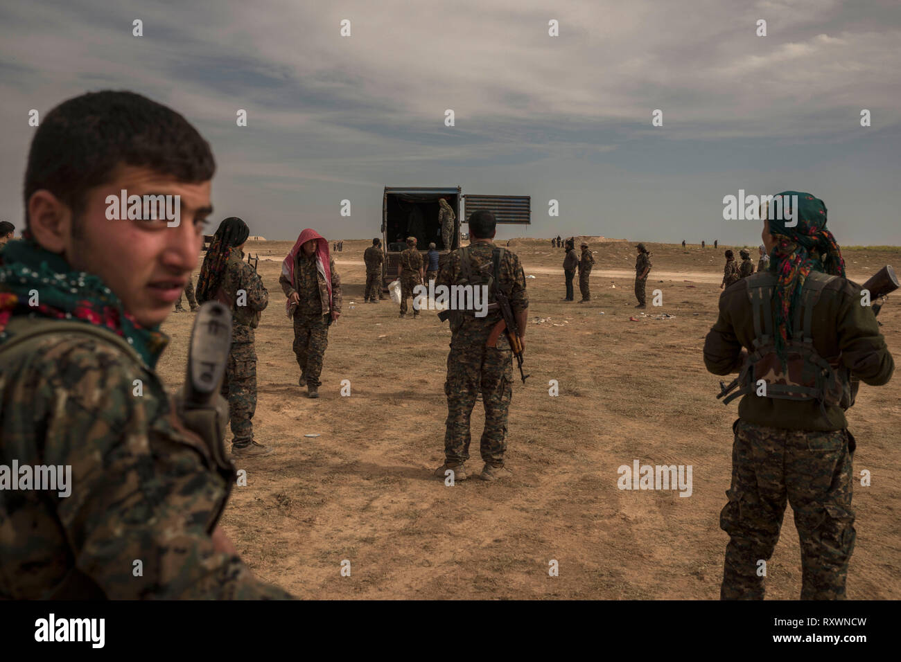 Iraqi syrian border hi-res stock photography and images - Alamy