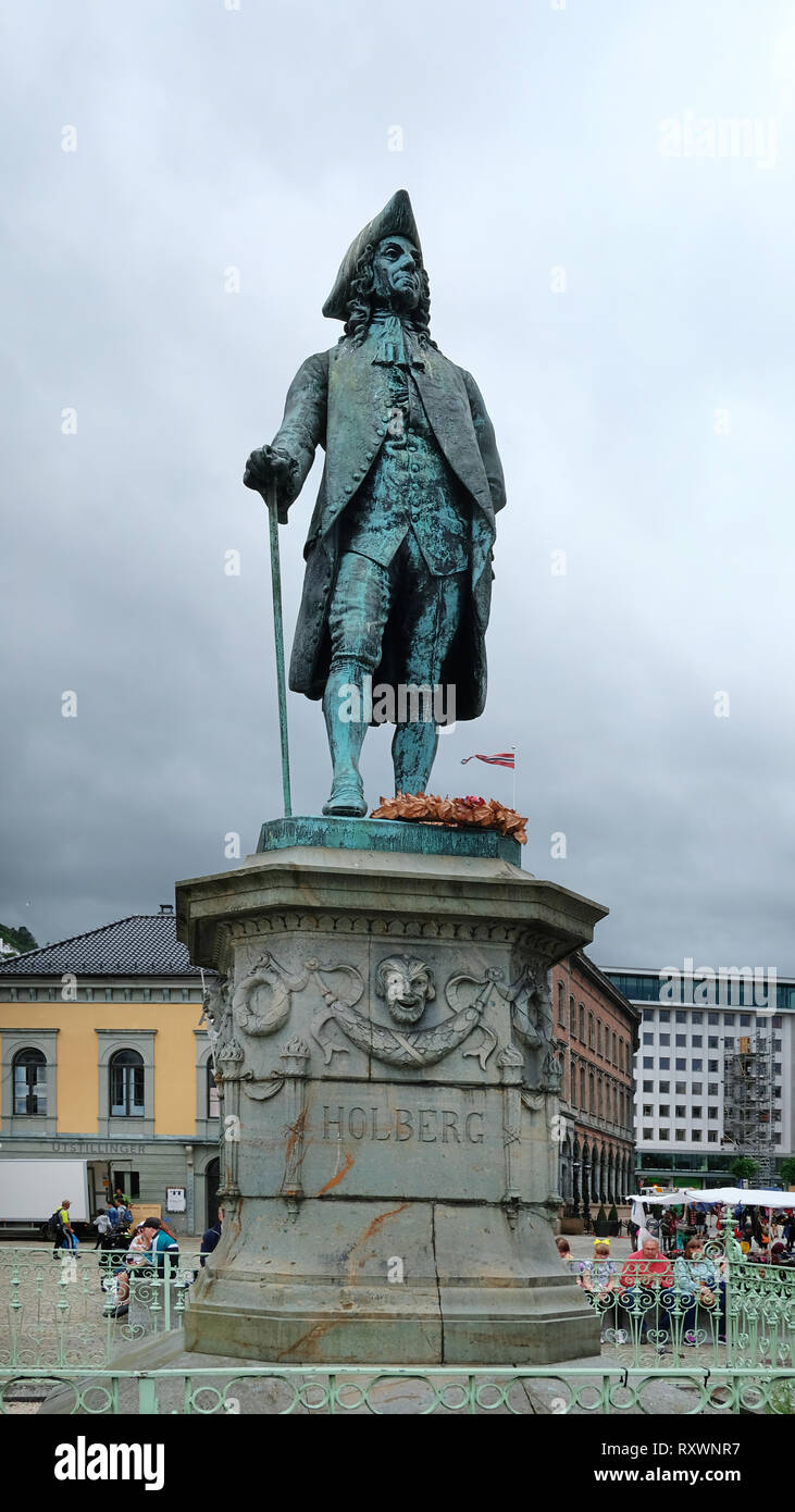 Important writer statue hi-res stock photography and images - Alamy