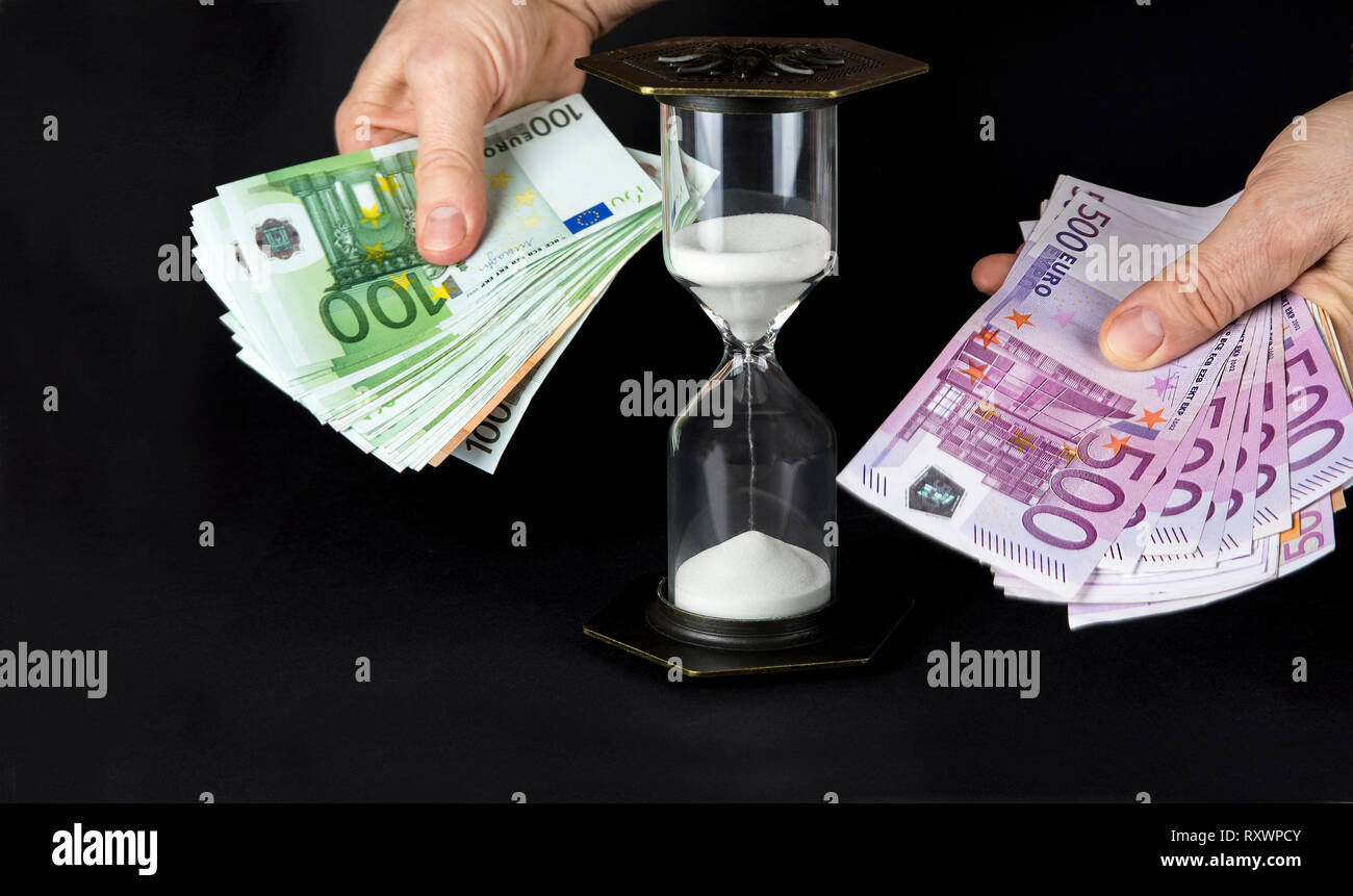 Hourglass and paper money. Time is money concept Stock Photo - Alamy