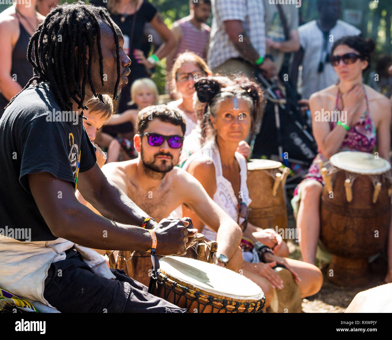 Group drumming hi-res stock photography and images - Alamy
