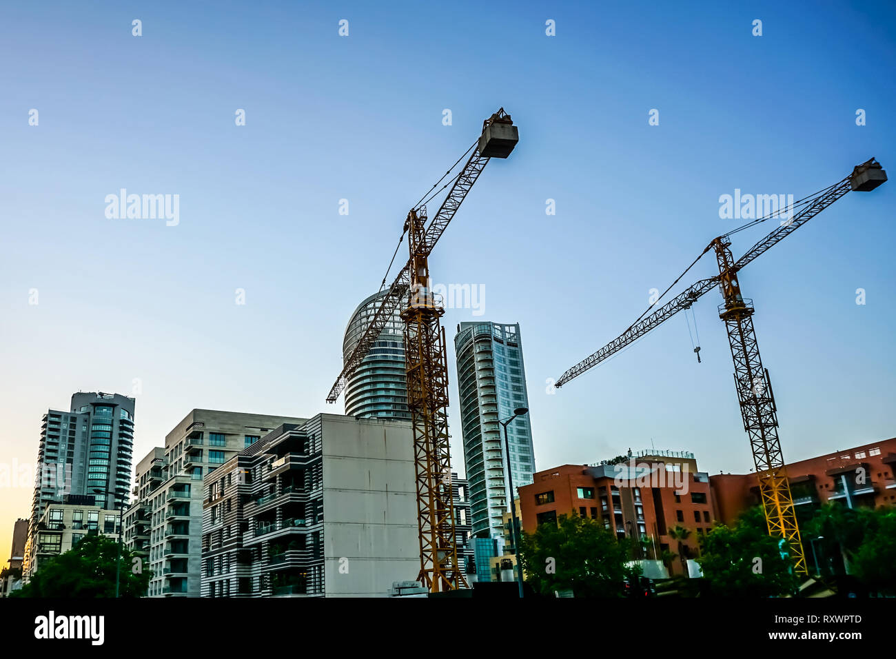 Lebanon beirut houses apartment buildings hi-res stock photography and ...