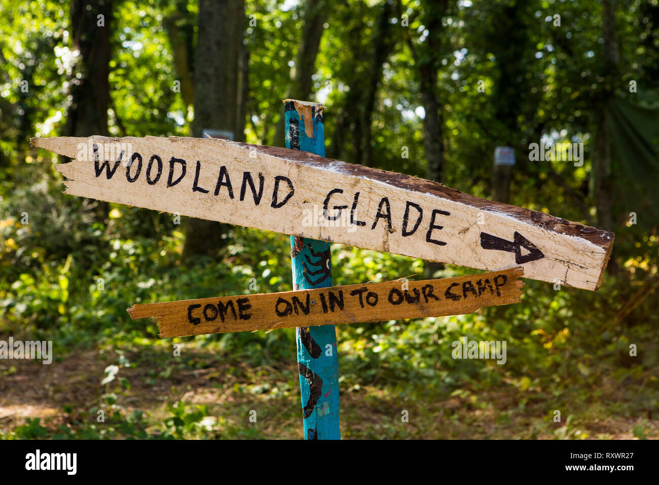 Handwritten wooden signs hi-res stock photography and images - Alamy