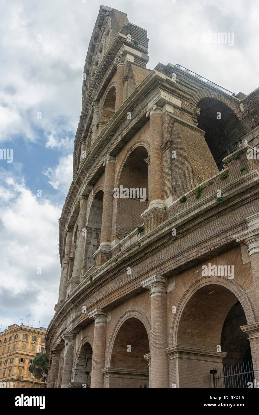 Exterior wall of colosseum hi-res stock photography and images - Alamy